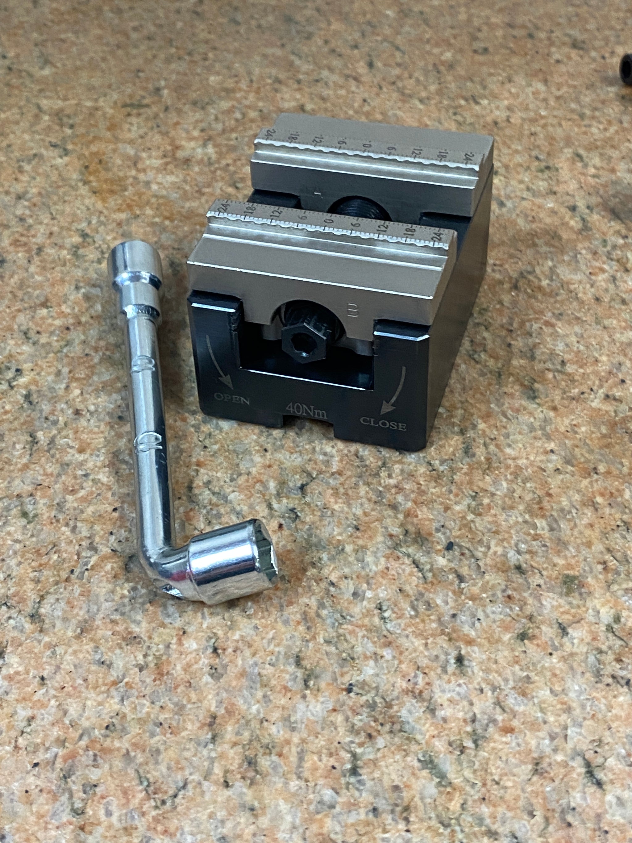 TORMACH microARC 4th axis ADAPTER & 3R CNC Self-centering Vise 8-55mm ...